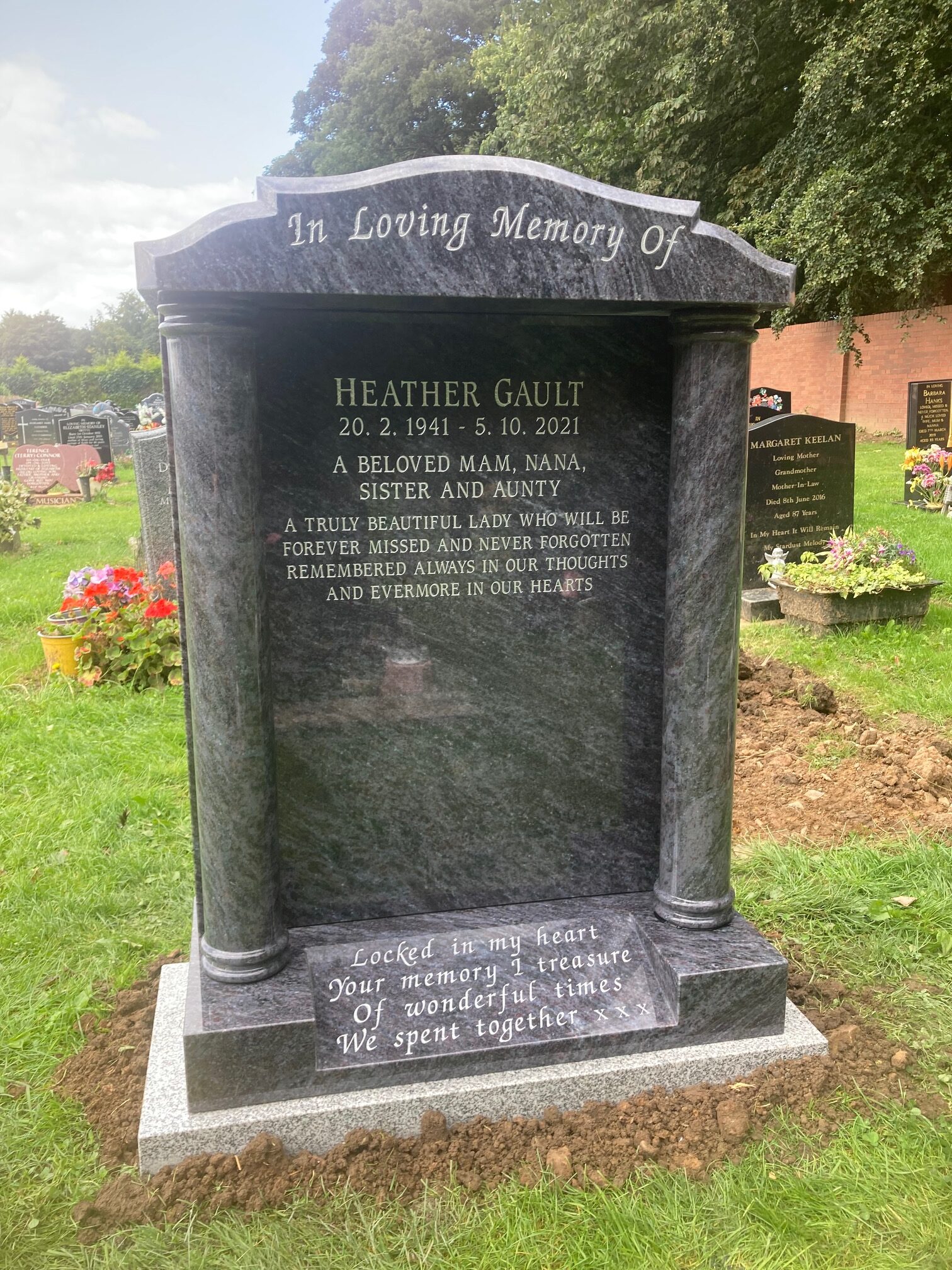 Latest Memorials - Quality Headstones | Memorials | Stone Masons ...